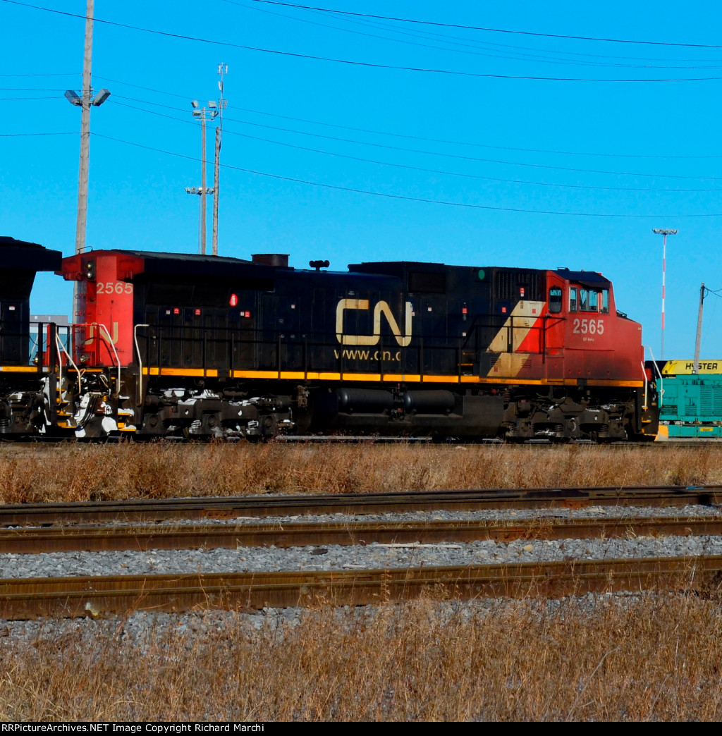 CN 2565